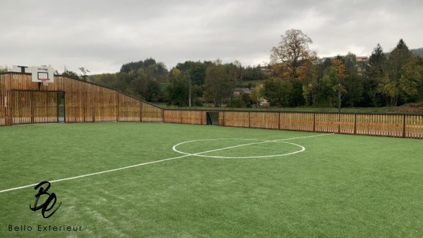 Un mini terrain de foot en gazon synthétique - Bello extérieur Un mini terrain de foot en gazon synthétique - Bello extérieur